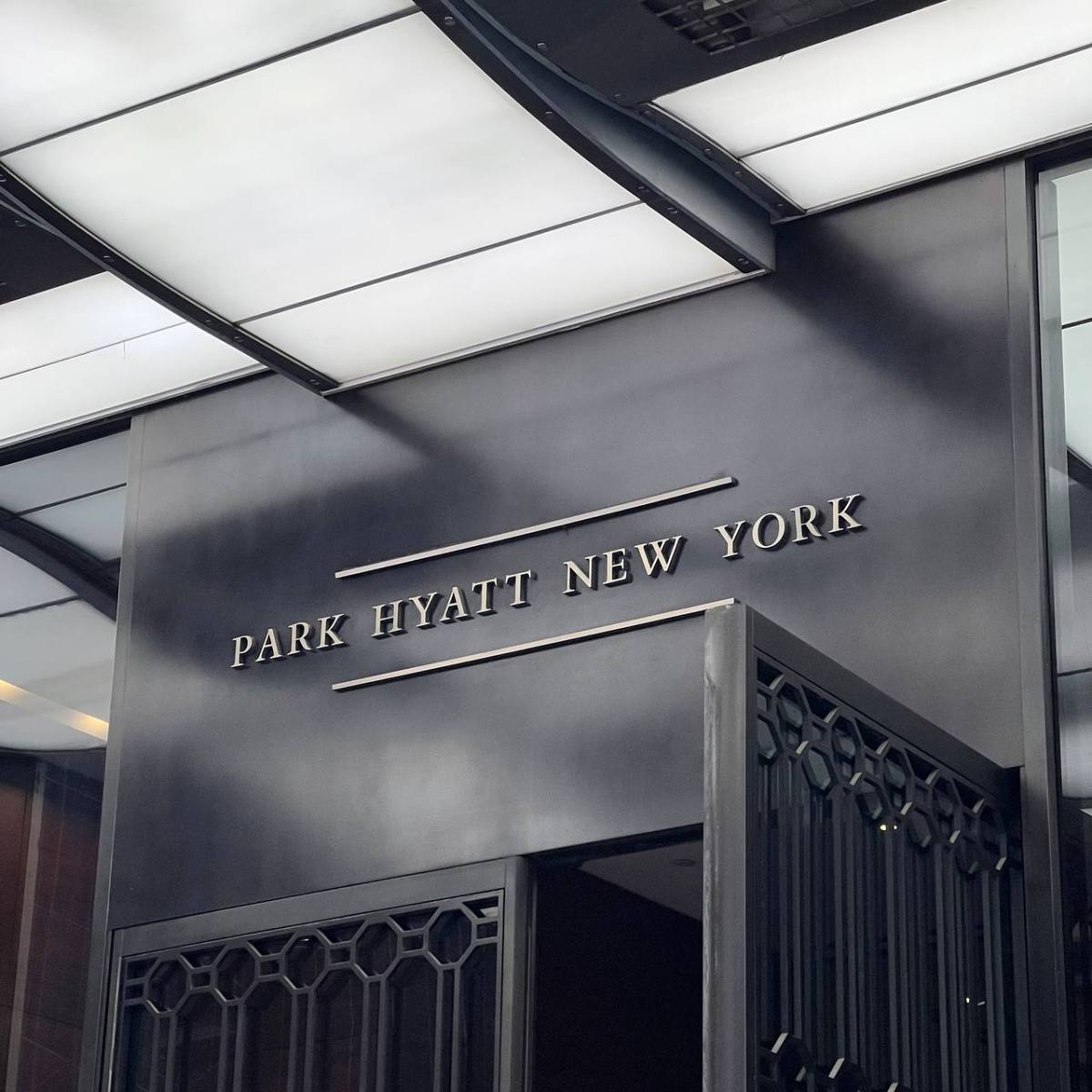 Girzan Signs – NYC based high-end Sign Company