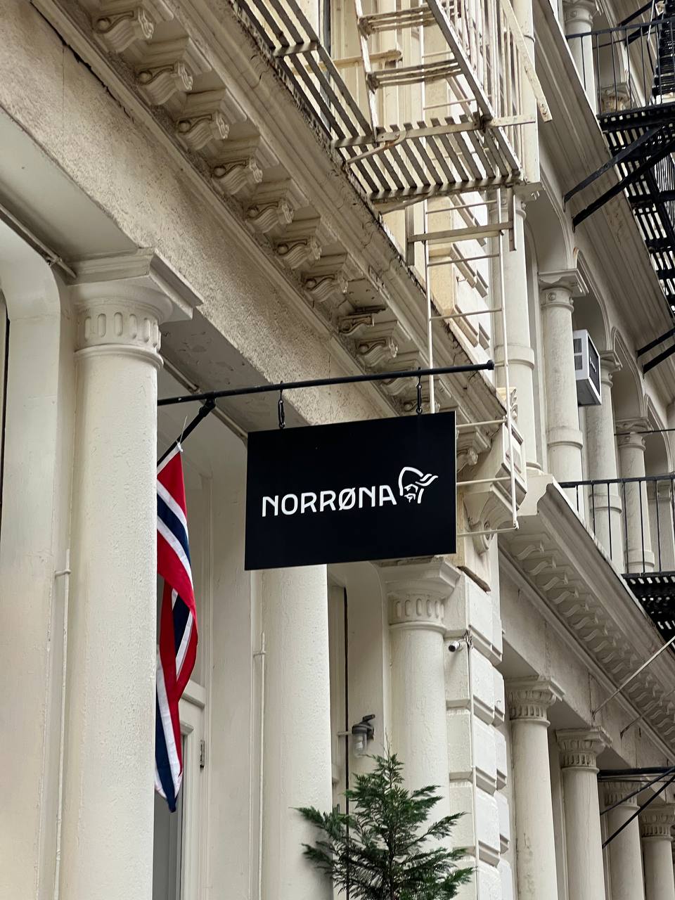 Custom stylish blade sign fabricators in NYC – Girzan Signs